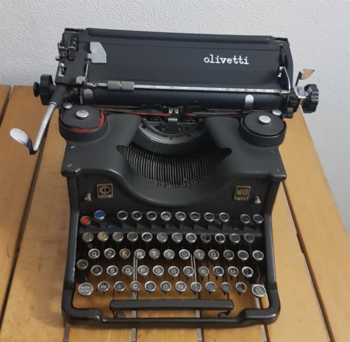 Antica-macchina-da-scrivere-olivetti-m40-iii-serie-anno-1940-90671420 in vendita in Tutta Italia