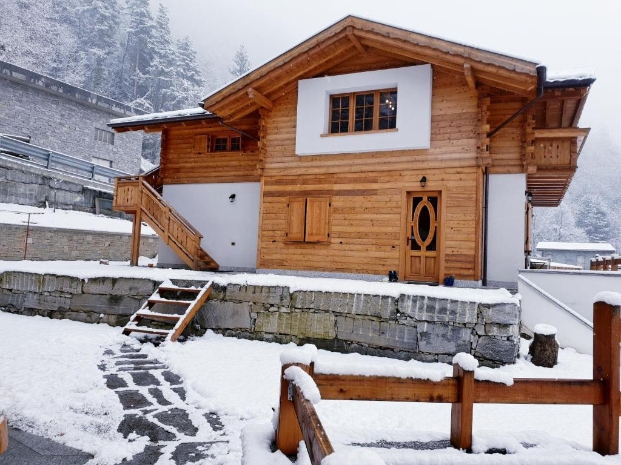 Lo chalet offre una vista sulle montagne: case vacanza in vendita a ...