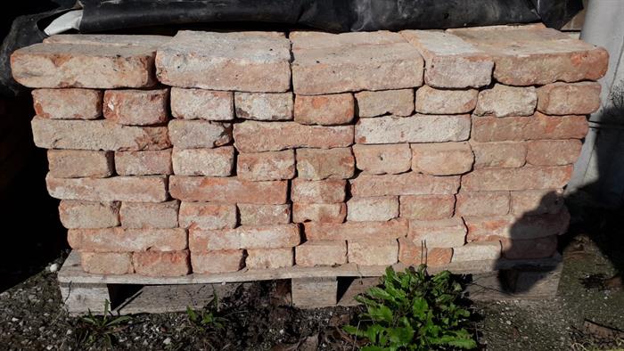 Mattoni-in-tufo-da-giardino-18-99043219 in vendita a Padova