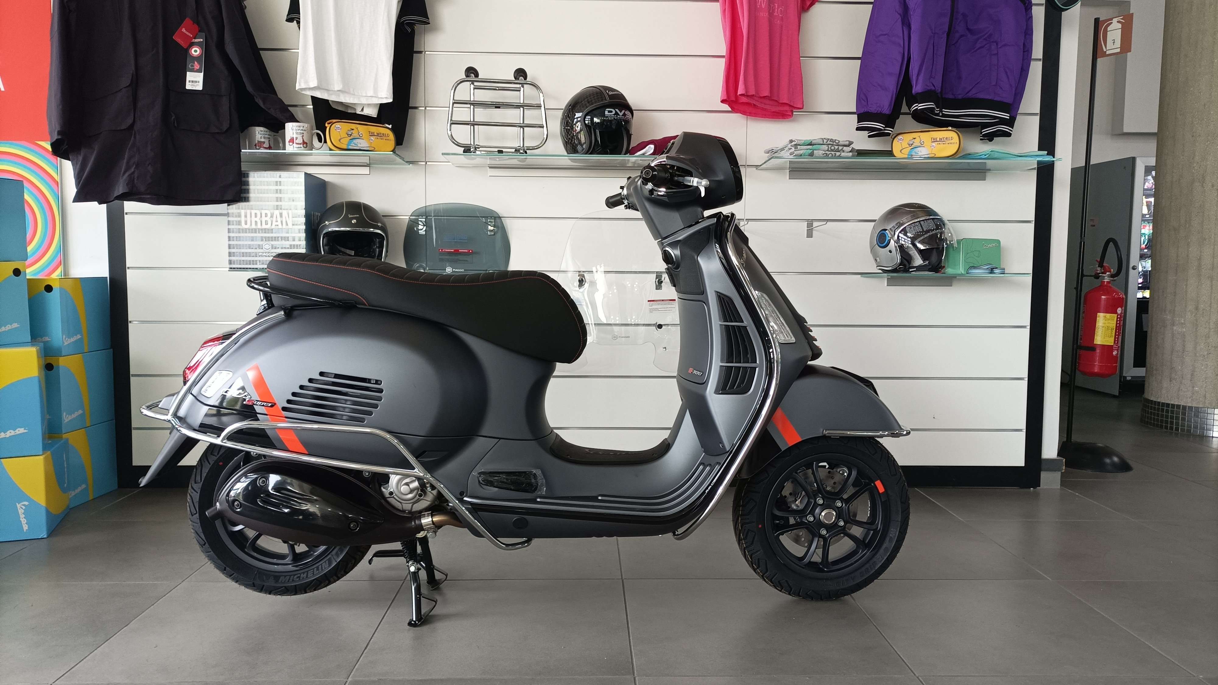 Vespa-gts-300-supersport-nuova-my-2023-super-spo in vendita in Motori ...